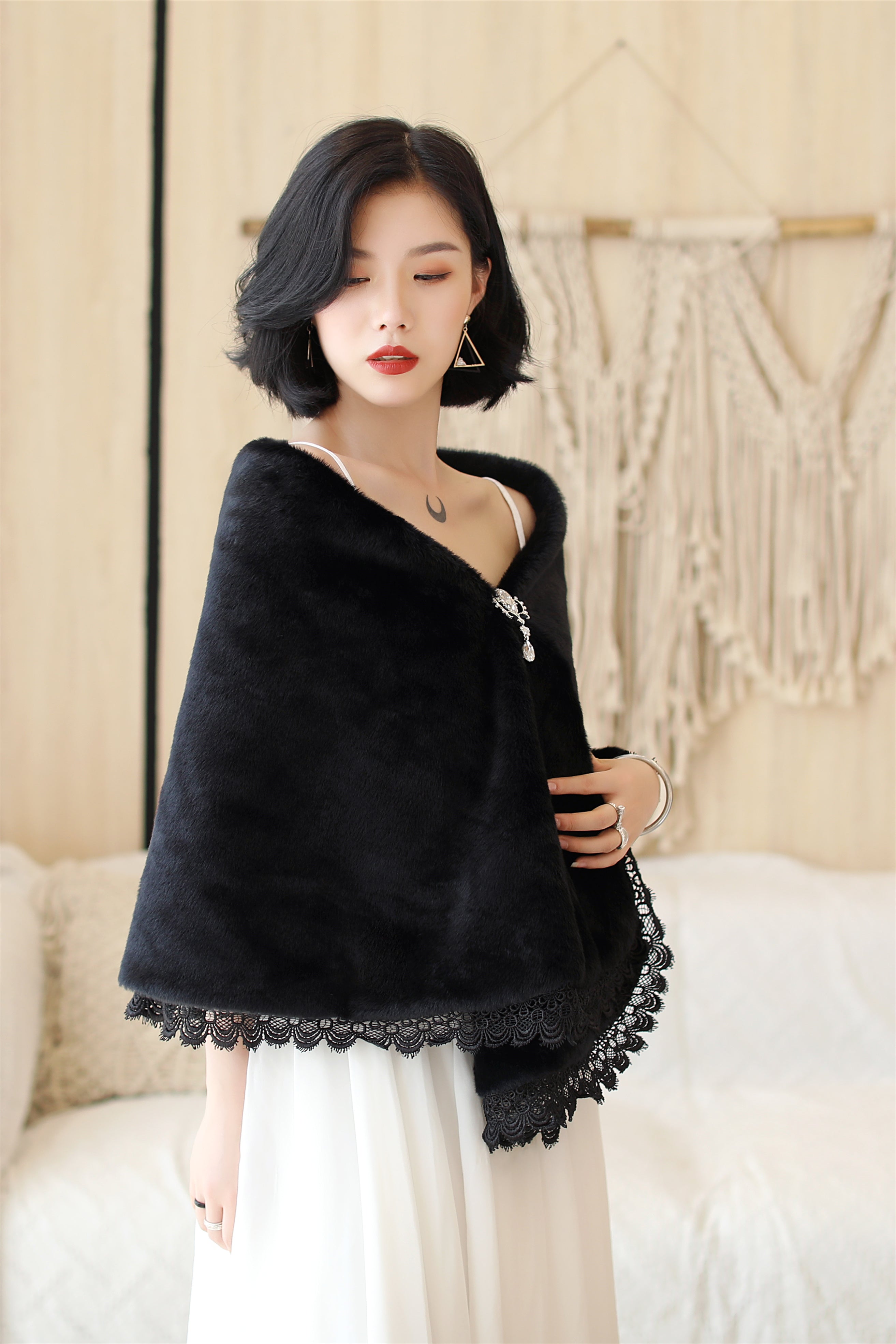 Black Lace-Trimmed Wedding Gown Shawl – Ballbella